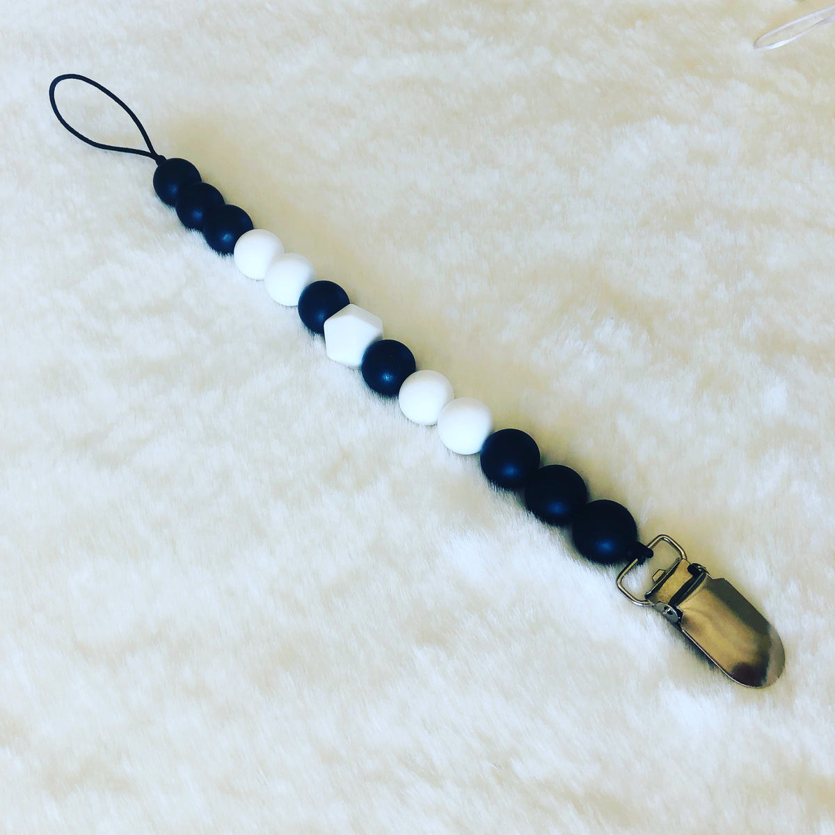 Black and double white hex chewy clip – Speku